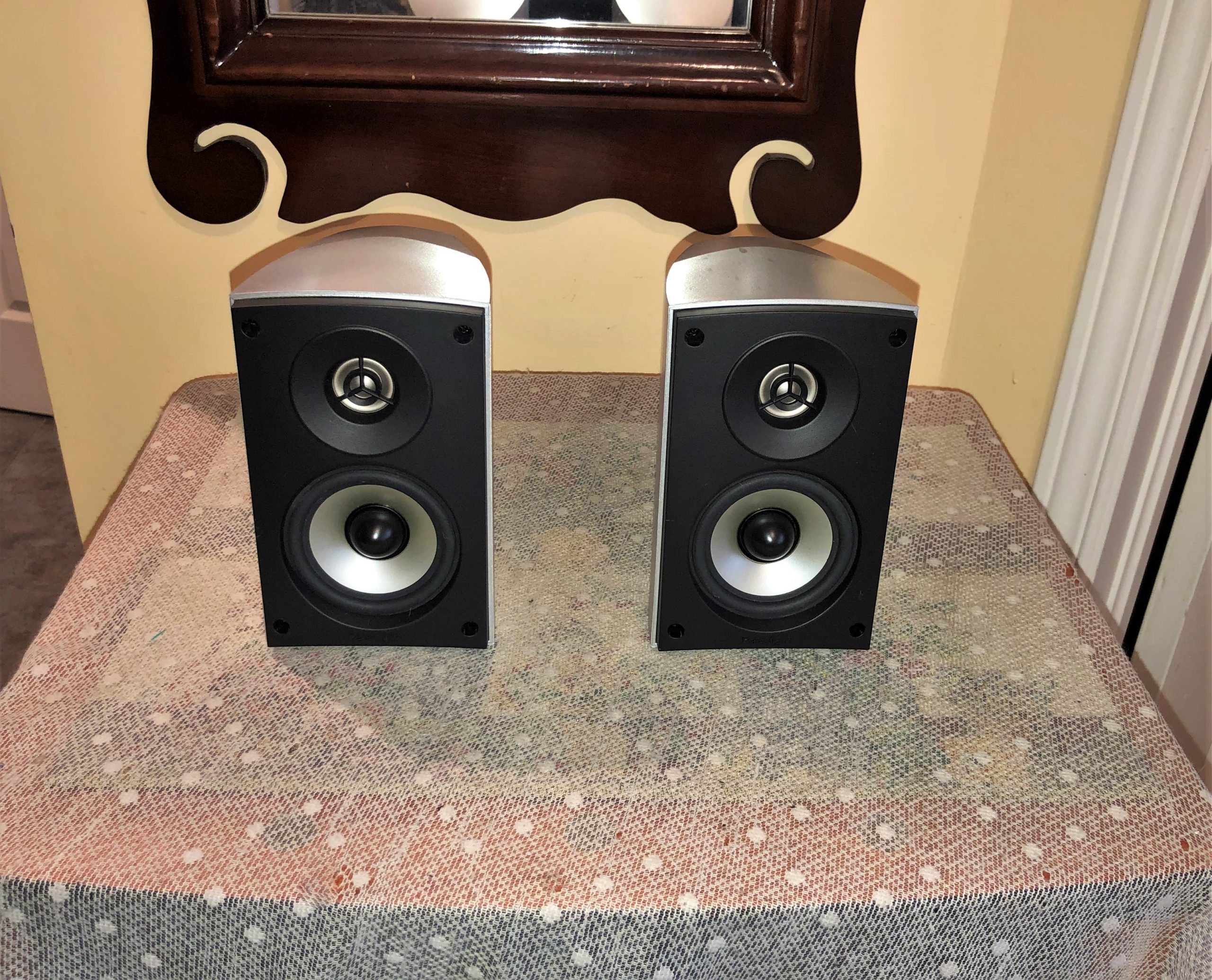 Paradigm Satellite Speakers in Silver Cinema 70 v2 - Radique Inc