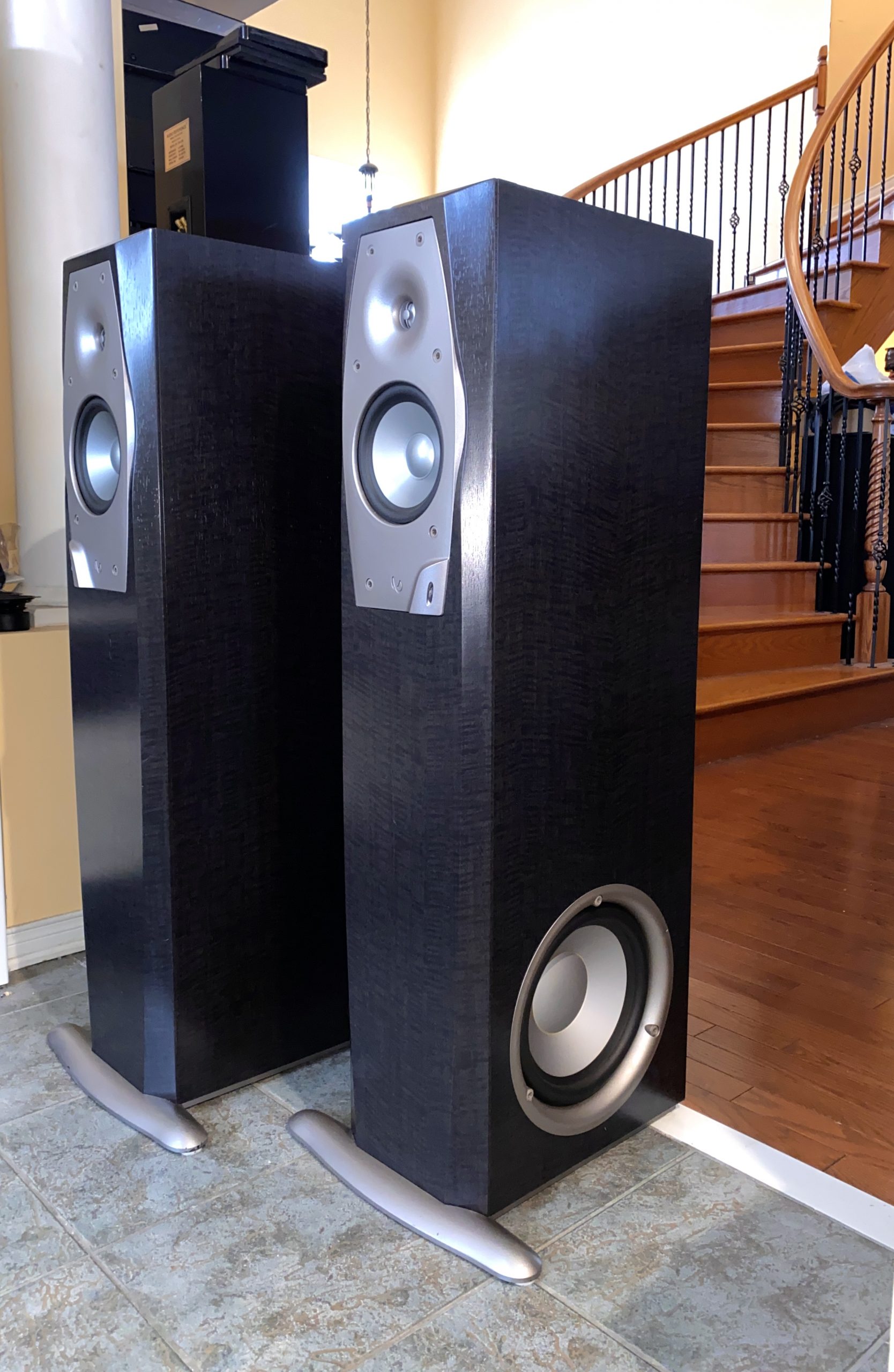 Beautiful Infinity Interlude Series Towers w/ Powered Subs IL50 ...