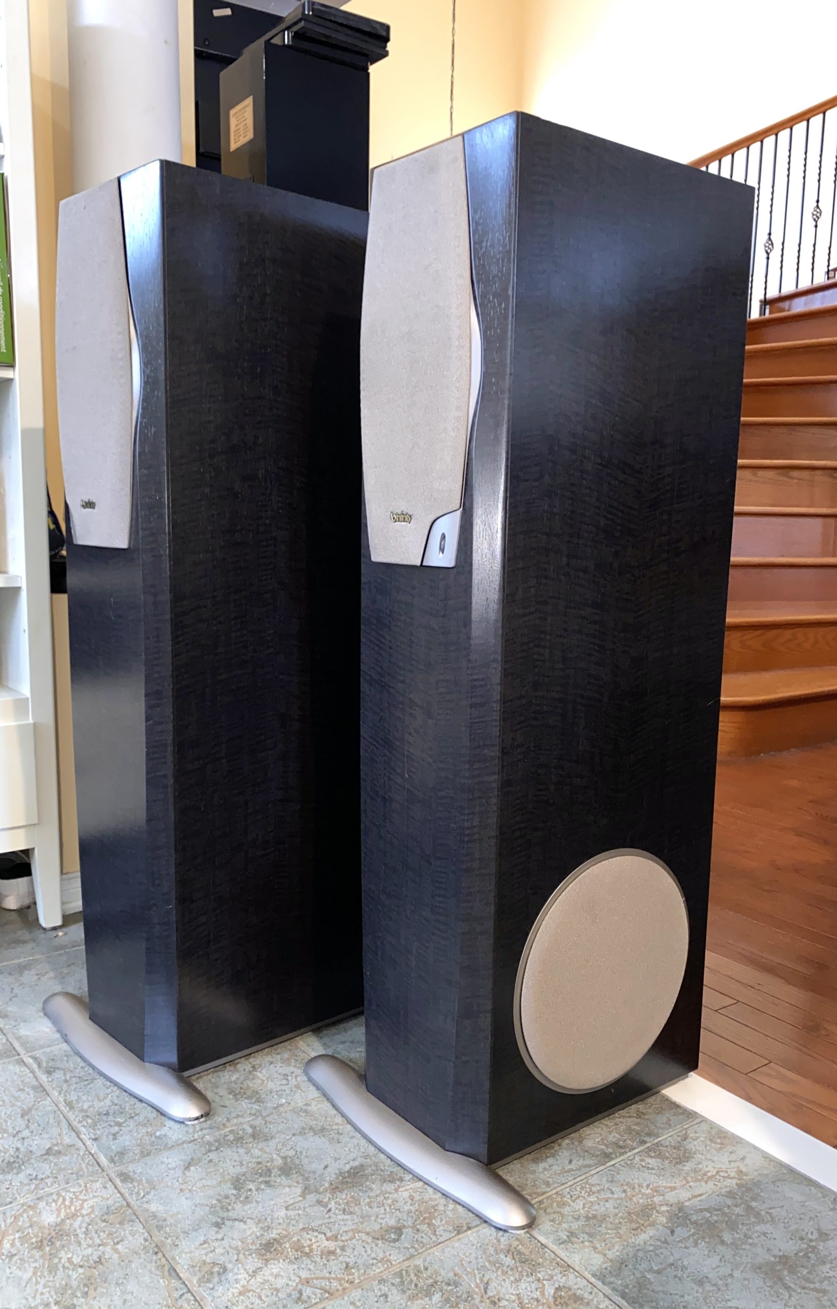 Beautiful Infinity Interlude Series Towers w/ Powered Subs IL50 ...