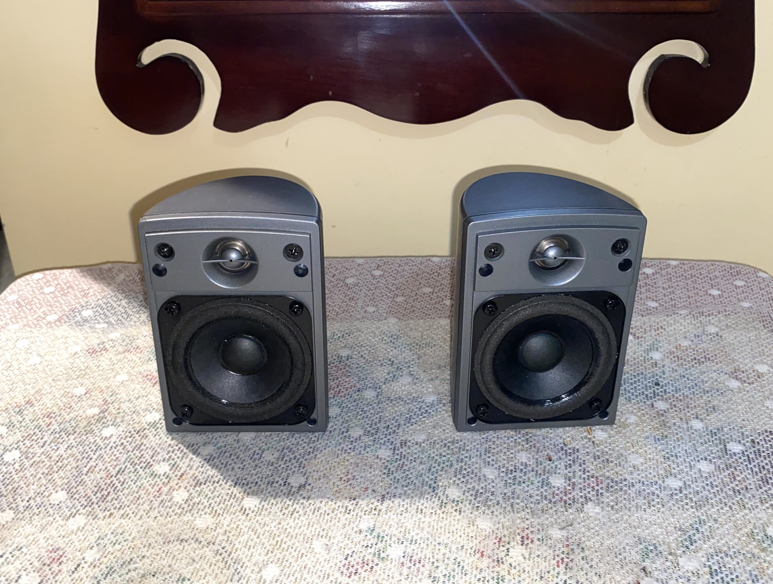 Ultra Compact JBL Satellite Speakers 136SISAT - Radique Inc