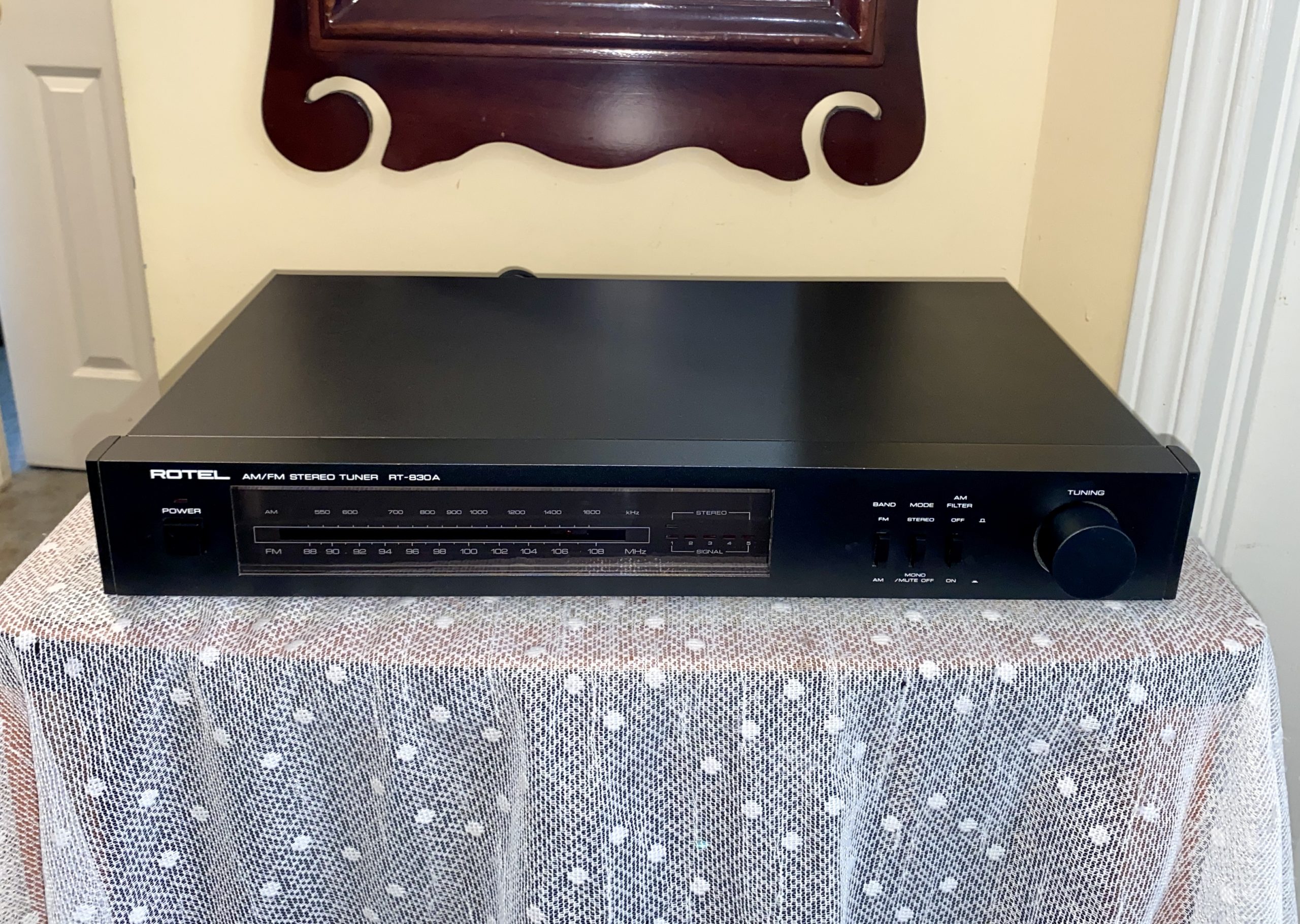 Rotel AM/FM Stereo Tuner in Very Good Condition RT-830A - Radique Inc