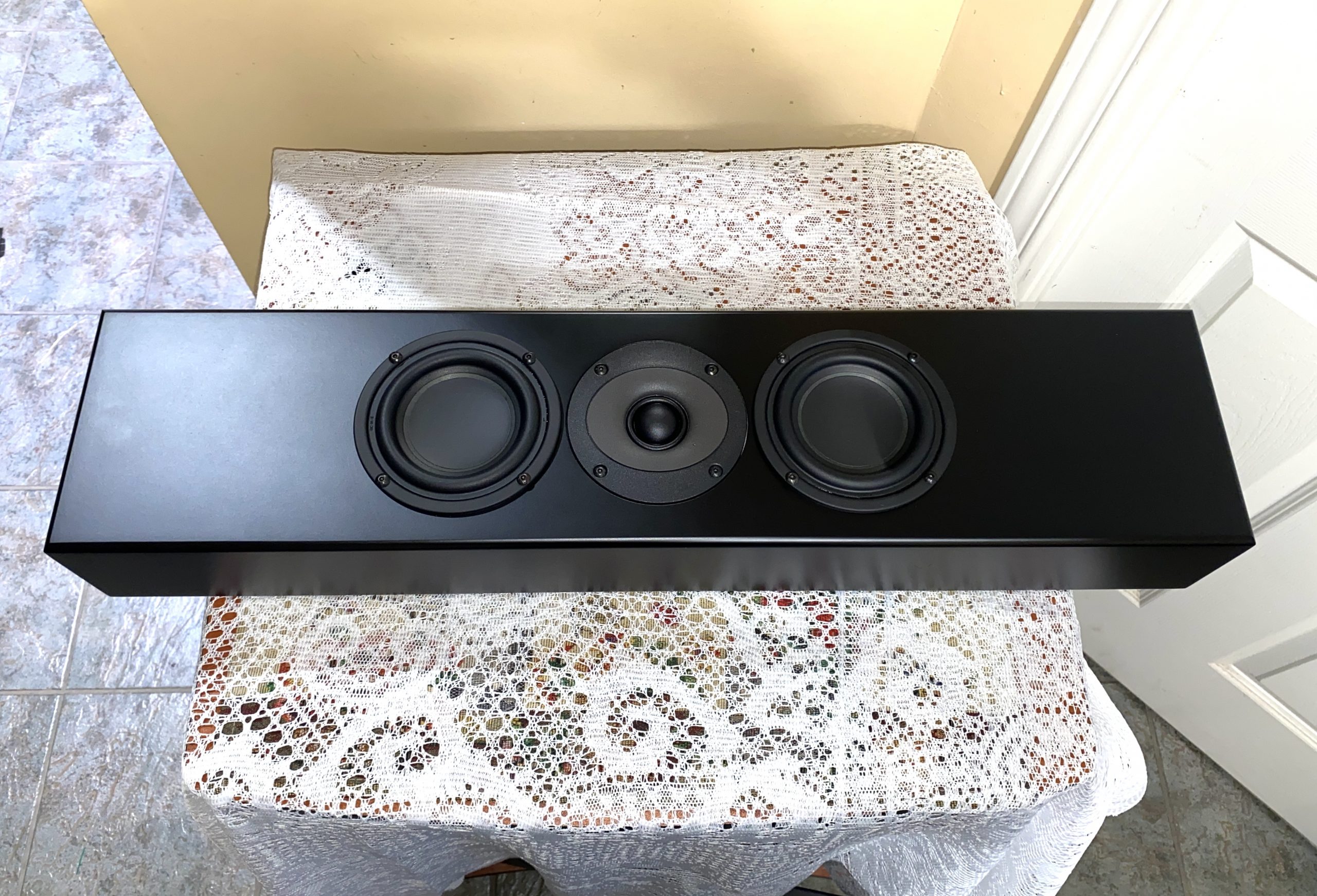 High-End Totem Wall-Mount Speaker Tribe I - Radique Inc