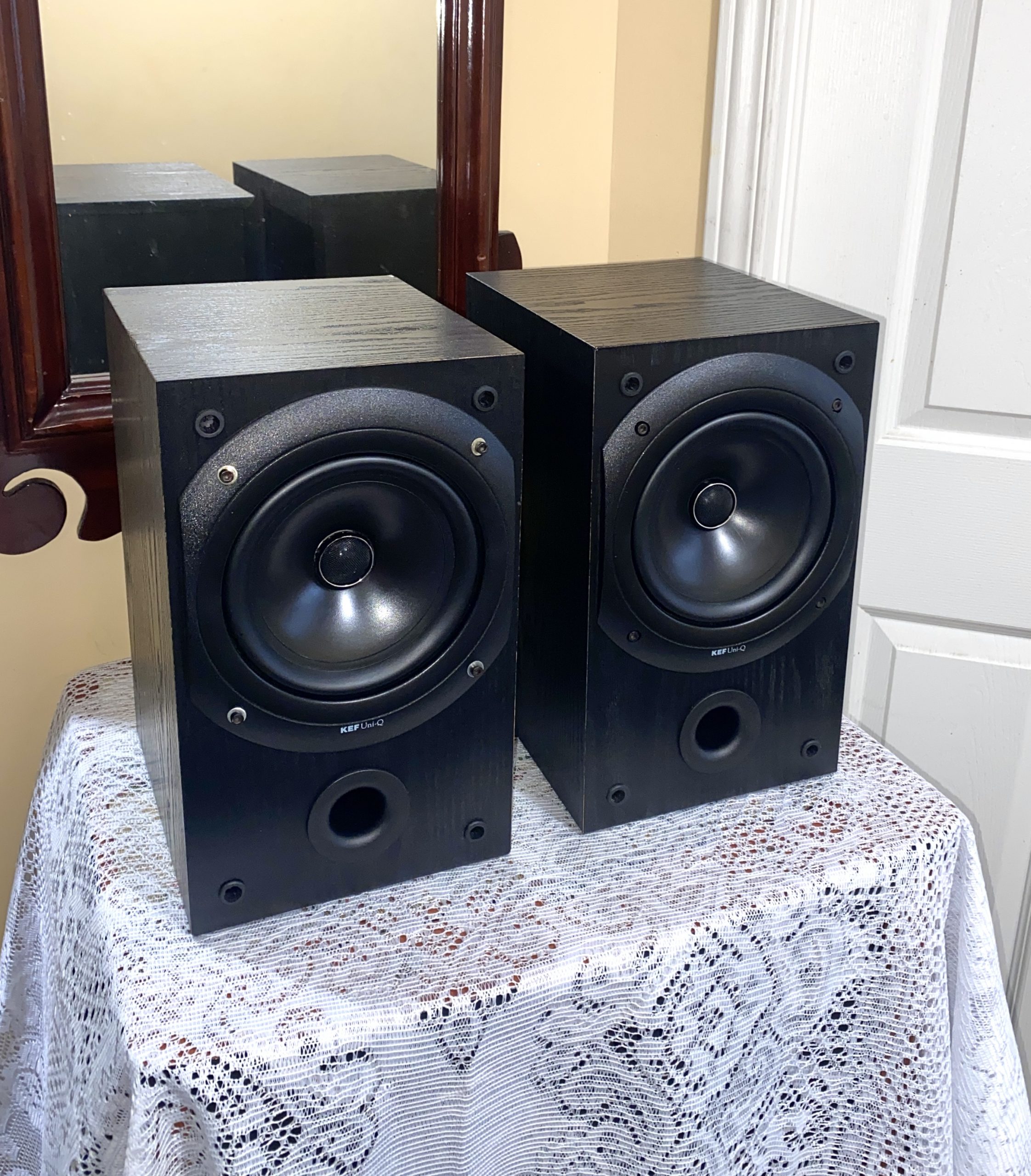 Great Sounding KEF Bookshelf Speakers with UNI-Q Q10 - Radique Inc