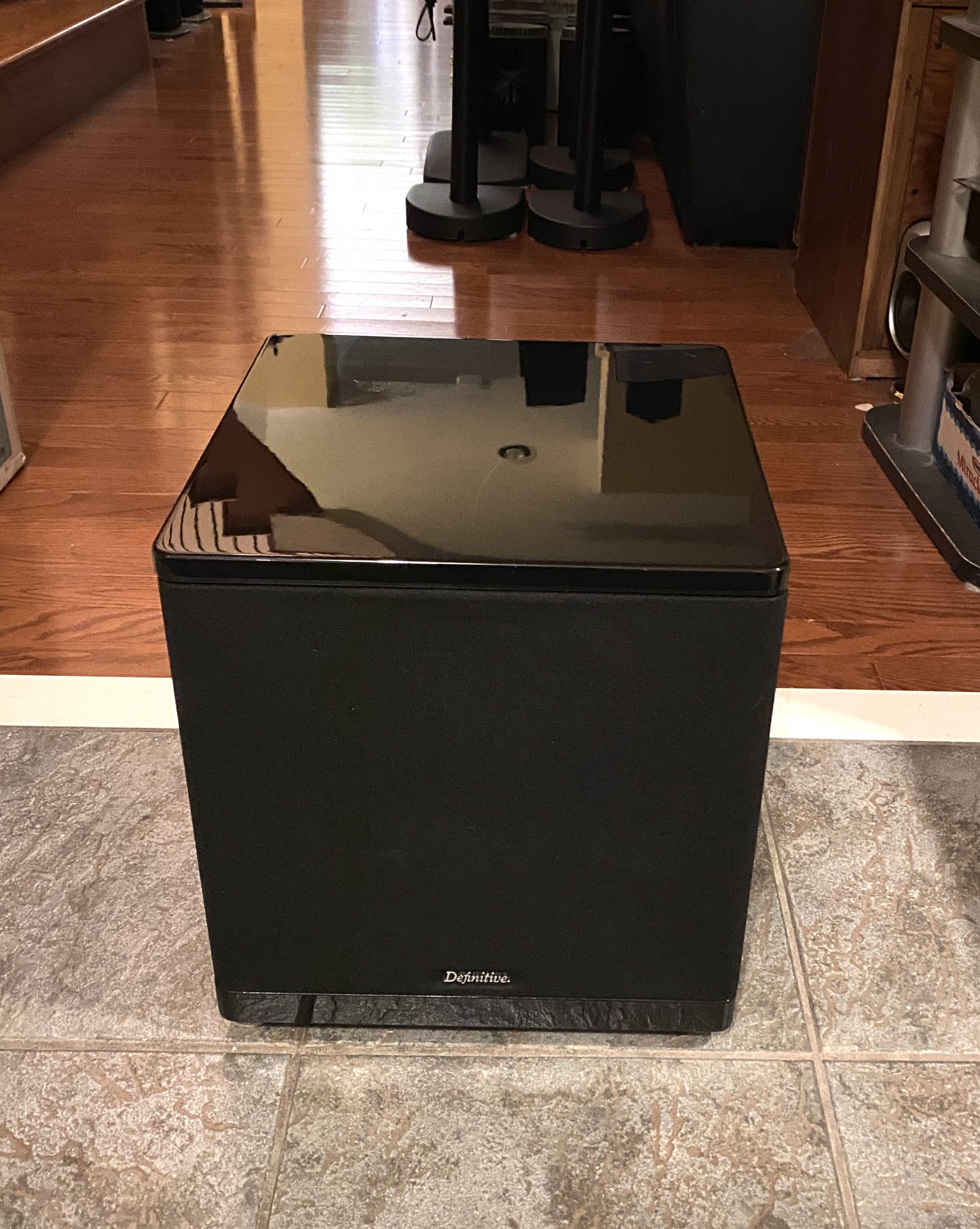 Awesome Definitive Technology 1250 Watt! Sub SuperCube II - Radique Inc