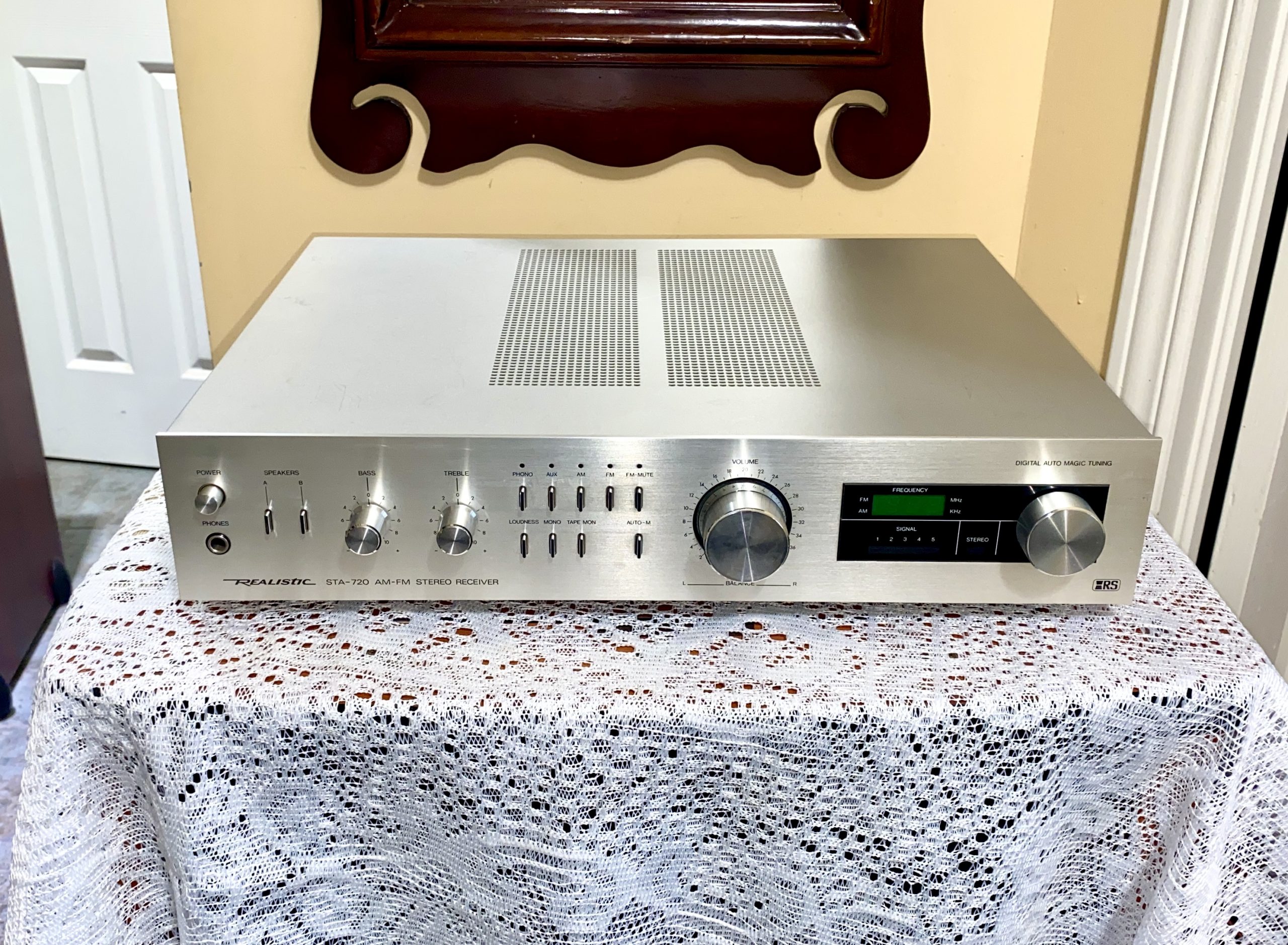 Vintage Silver Face Realistic Receiver with Phono STA-720 - Radique Inc