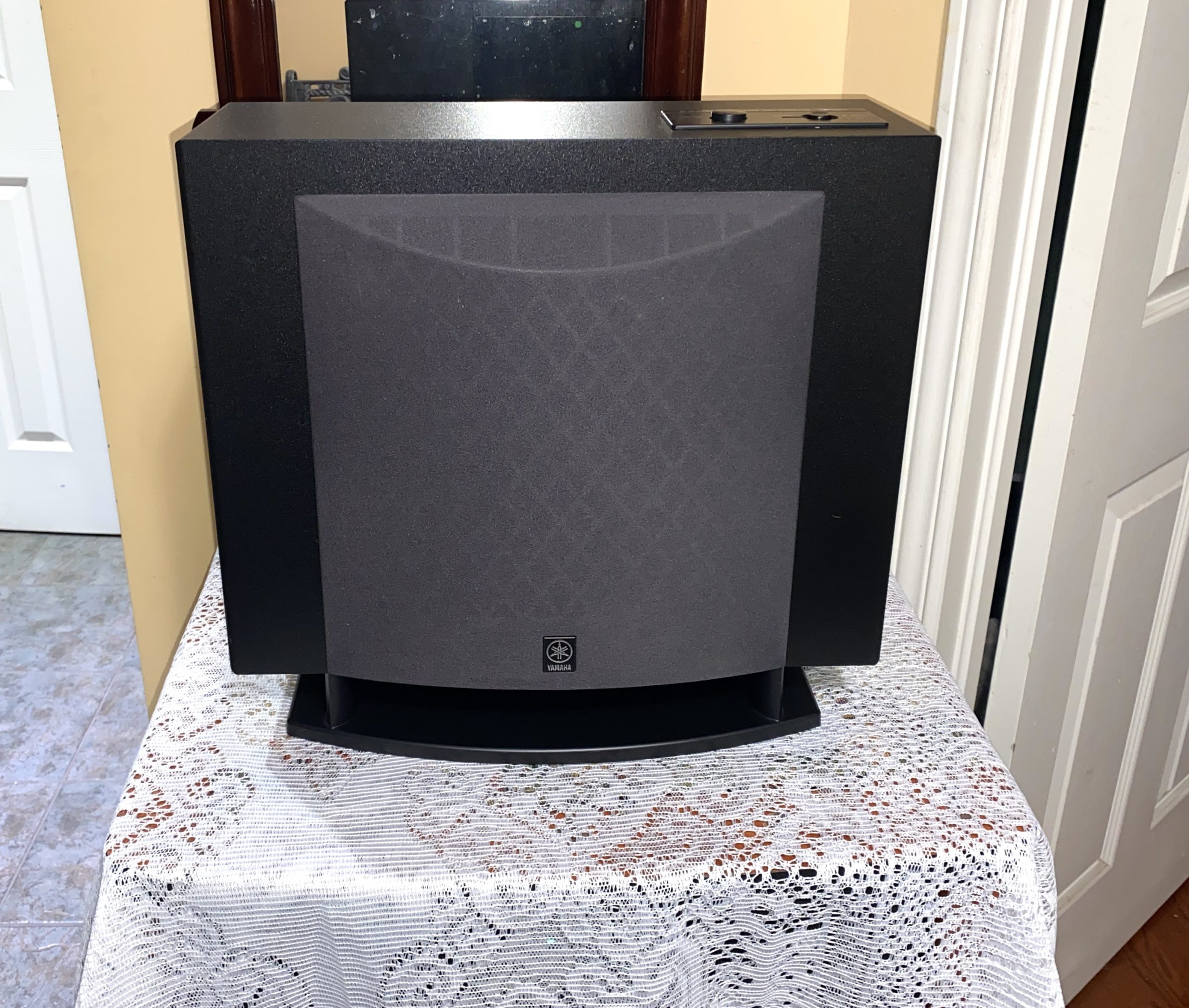 Impressive Slim Yamaha 130 Watt Subwoofer YST-FSW100 - Radique Inc