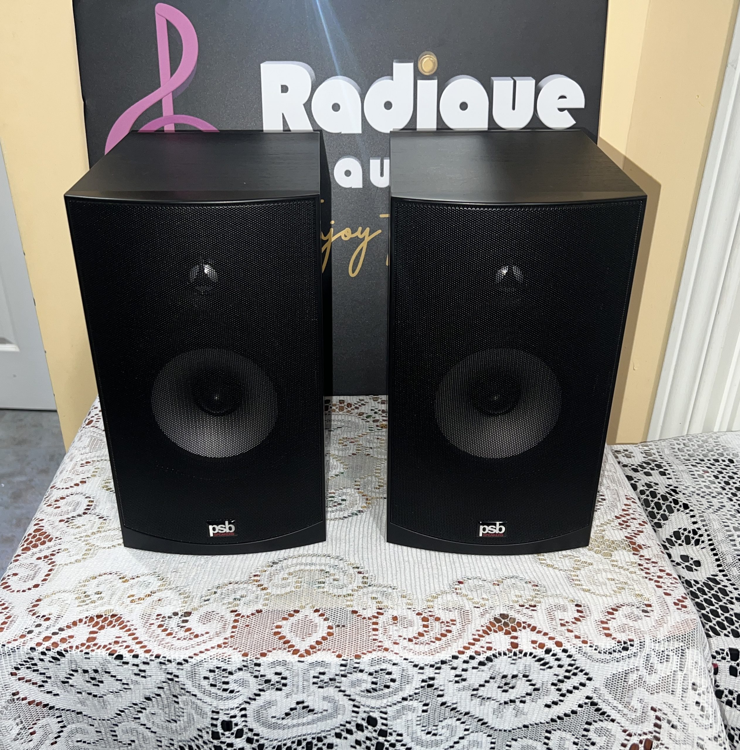 PSB Alpha B Bookshelf Speakers Made in Canada, Metal Grills - Radique Inc