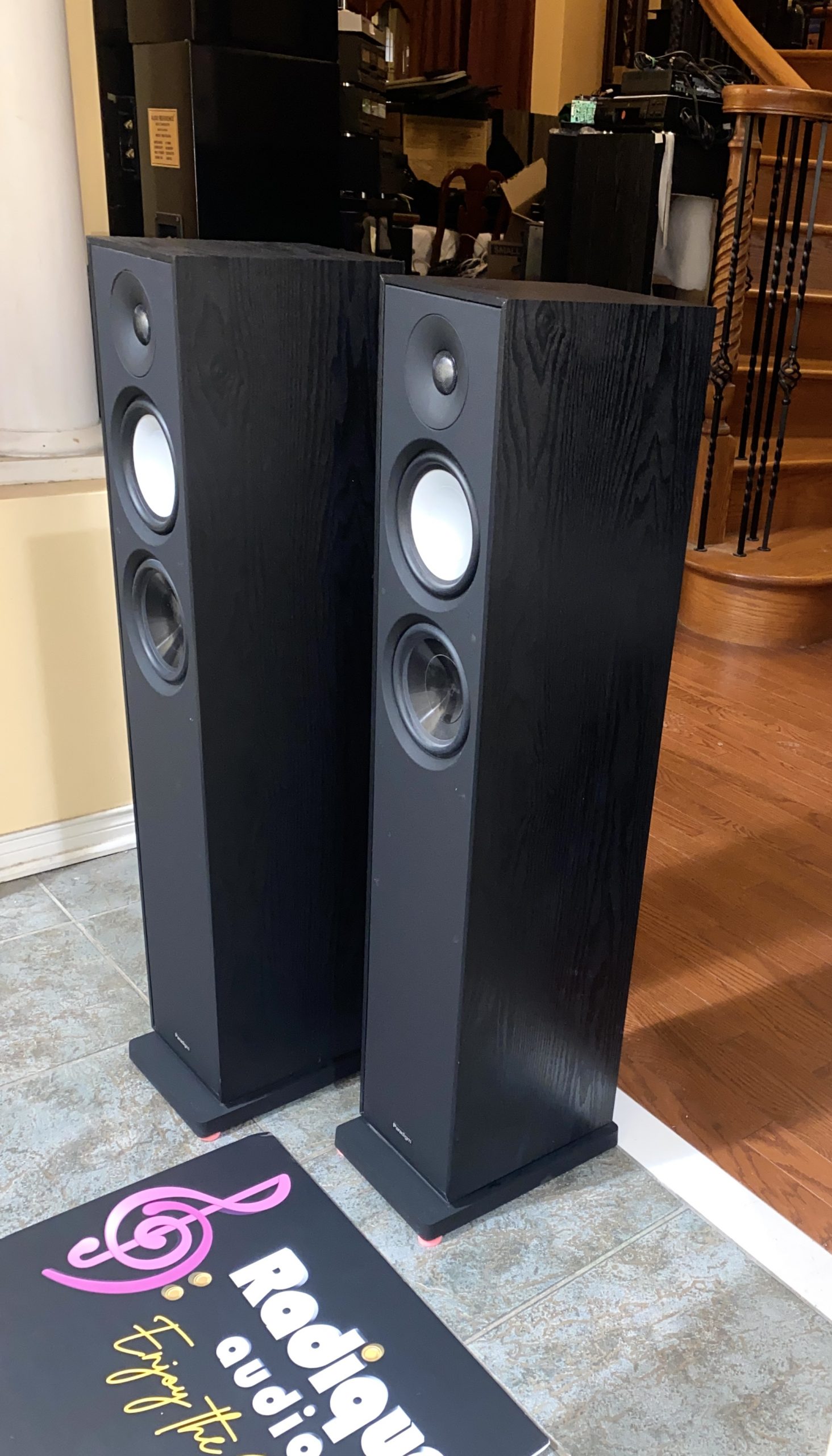 Recent model Paradigm Monitor 7 v7, Floorstanding Speakers - Radique Inc