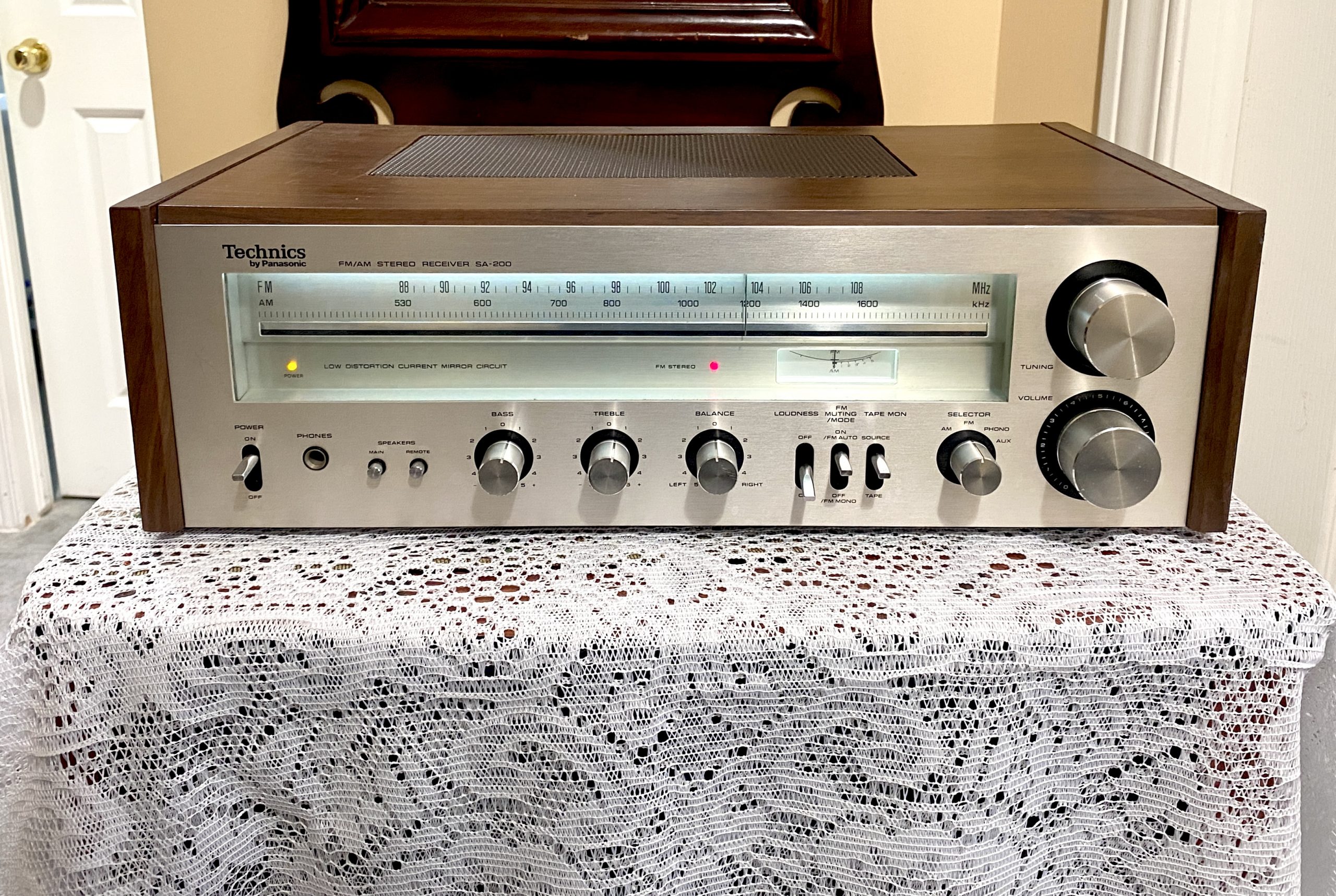 Gorgeous Vintage 25 WPC Technics Receiver SA-200 - Radique Inc