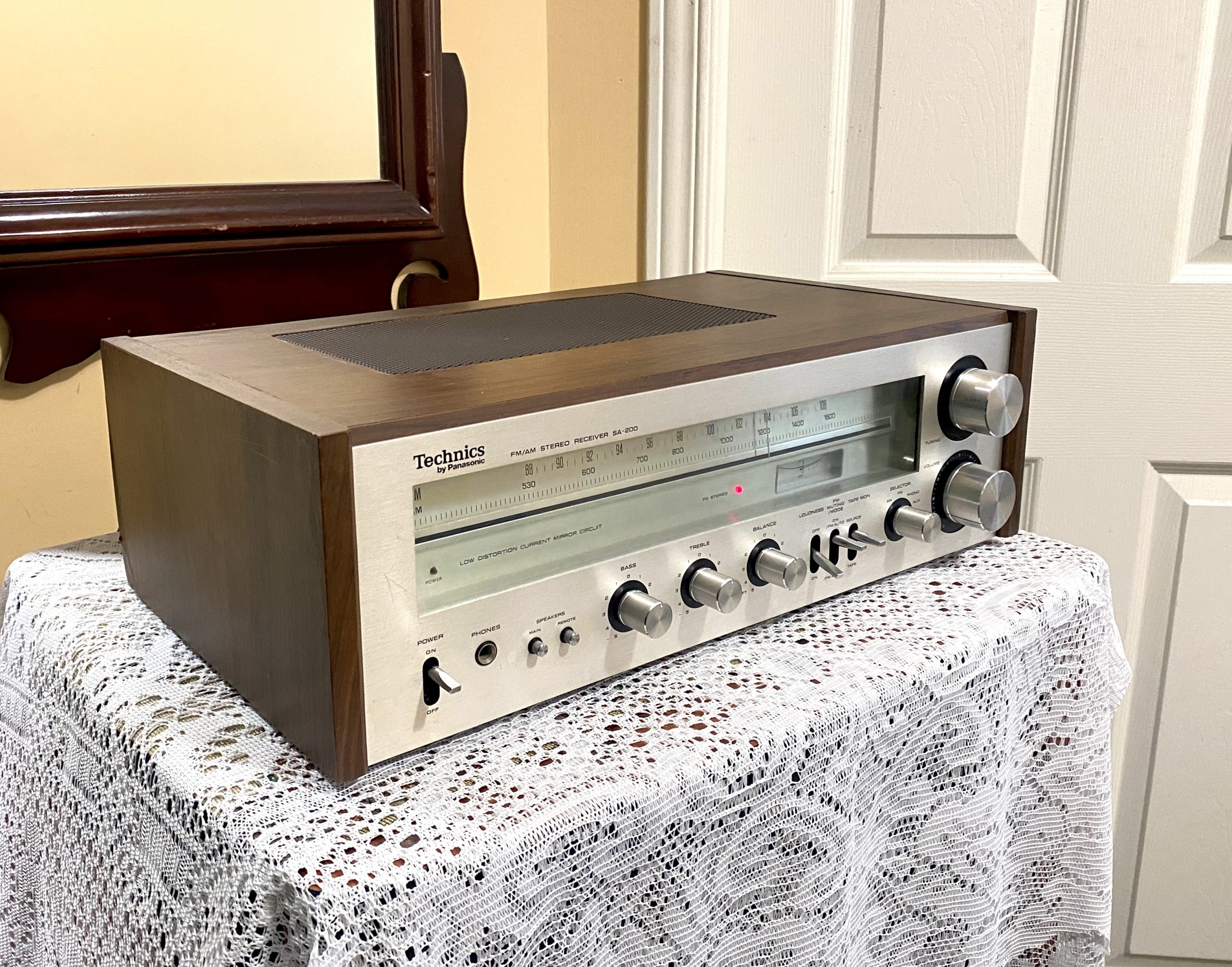 Gorgeous Vintage 25 WPC Technics Receiver SA-200 - Radique Inc