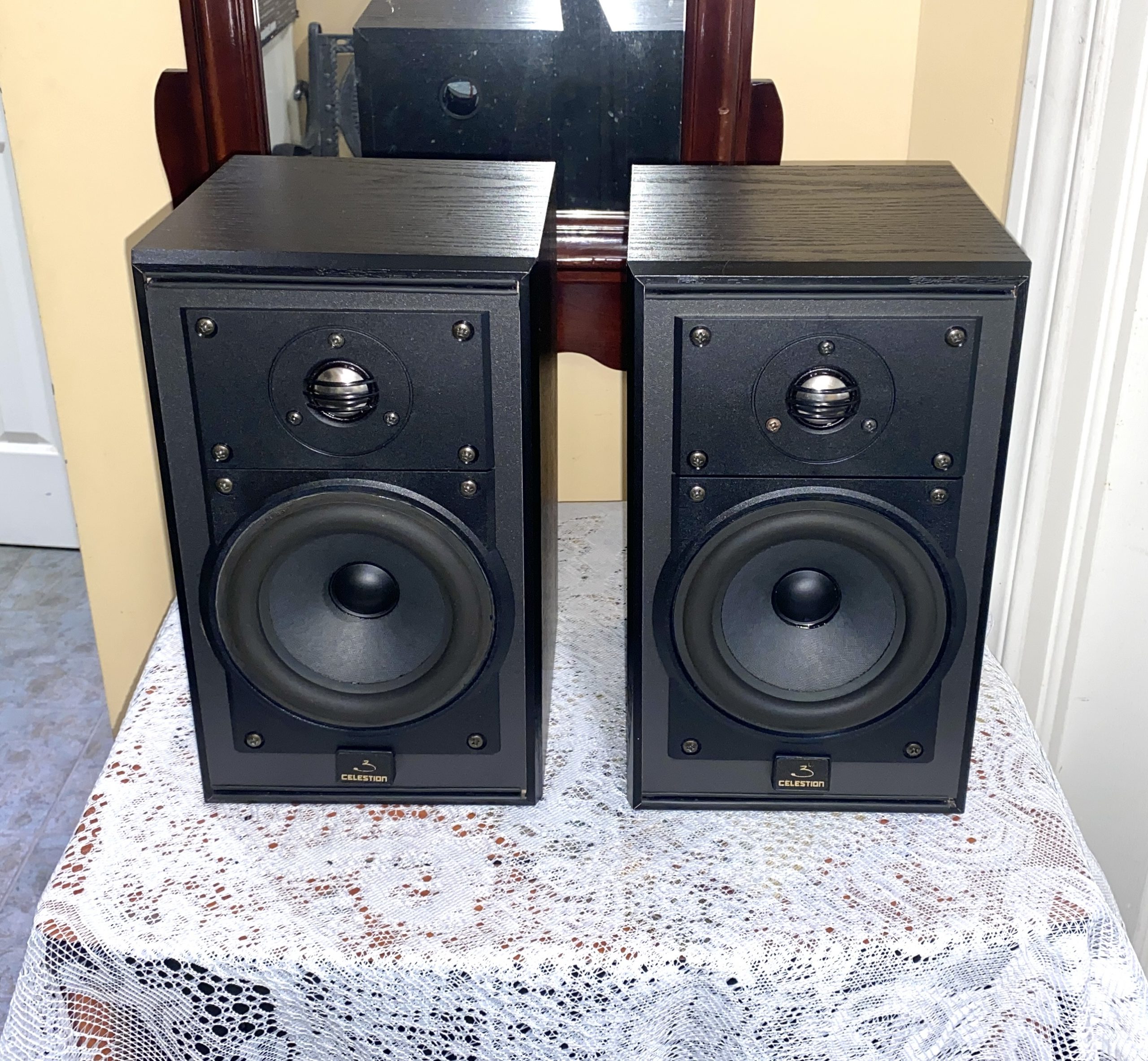 Made in England Celestion 2-Way Bookshelf Speakers 3 MkII - Radique Inc