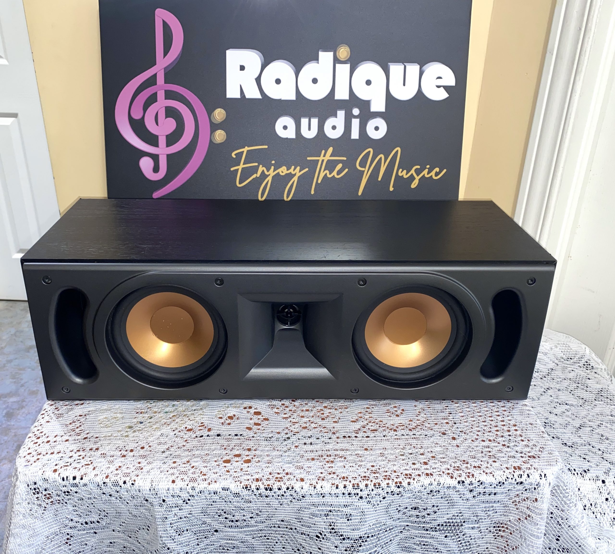 Very Efficient Klipsch Center Speaker in Good Condition RC-25 - Radique Inc