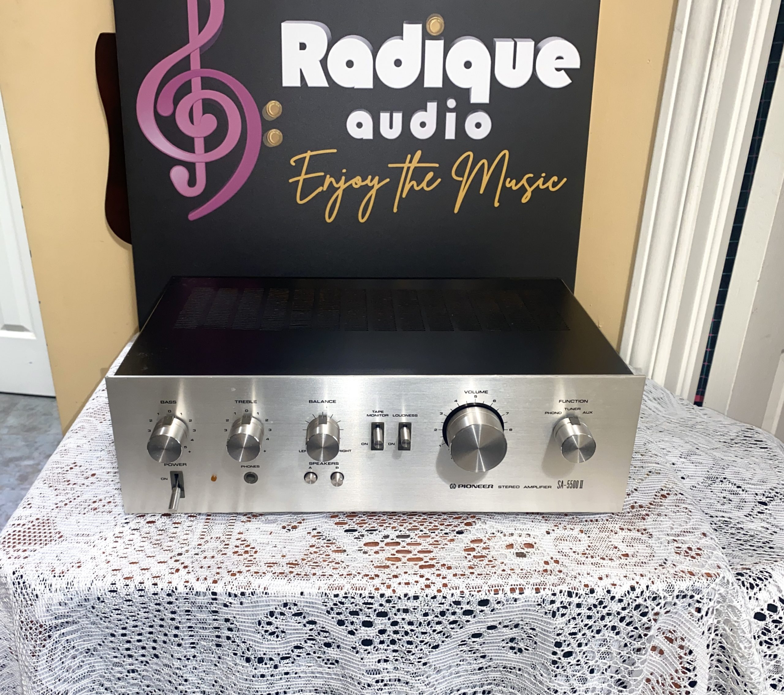 Charming Vintage Pioneer 15 WPC Integrated Amplifier SA-5500 II ...