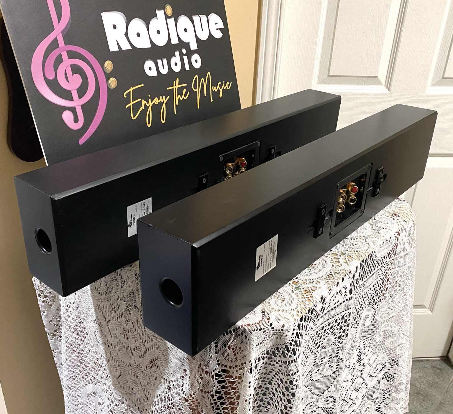 High-End Totem Wall-Mount Speakers Tribe II - Radique Inc