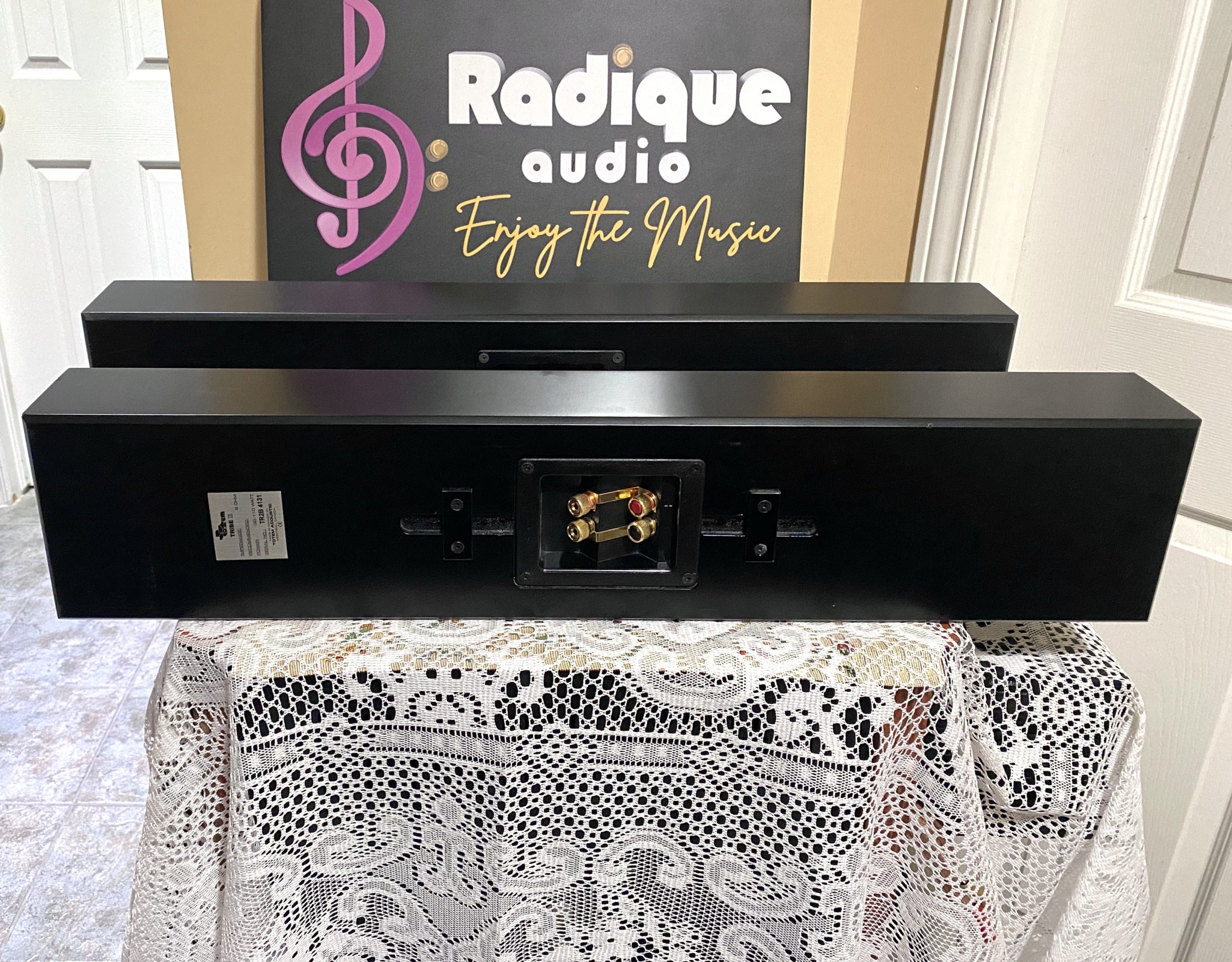 High-End Totem Wall-Mount Speakers Tribe II - Radique Inc