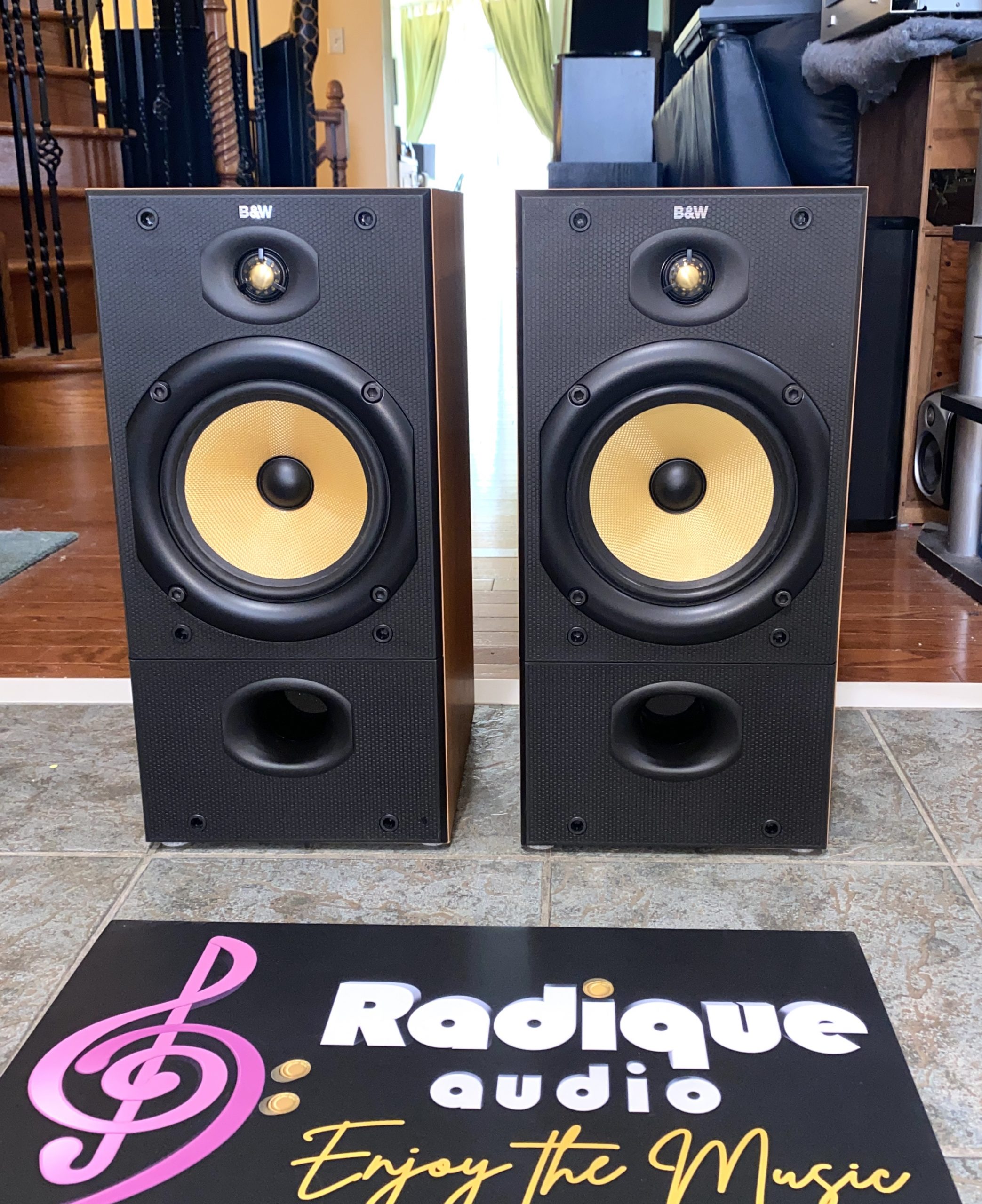 Impressive B&W Bookshelf Speakers in Cherry Finish DM602 - Radique Inc