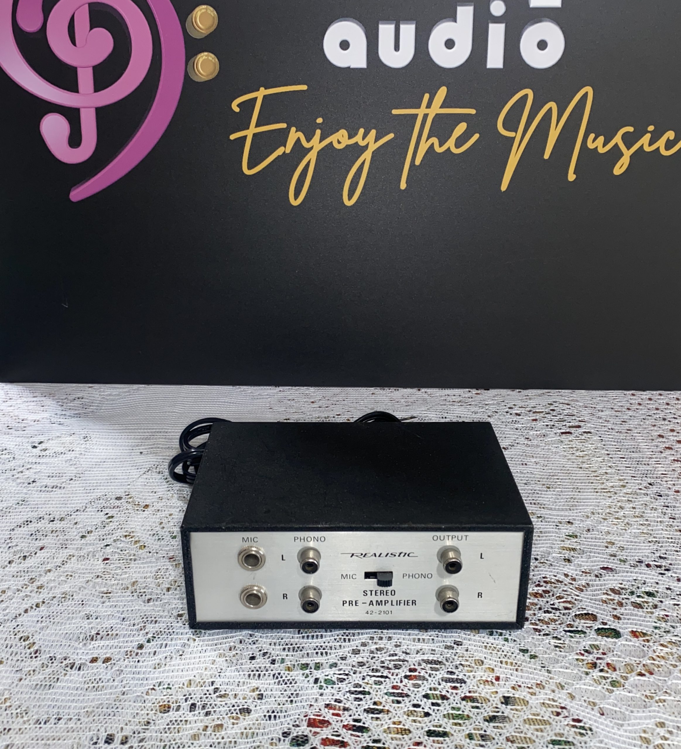 Vintage Realistic Phono Preamplifier 42-2101 - Radique Inc