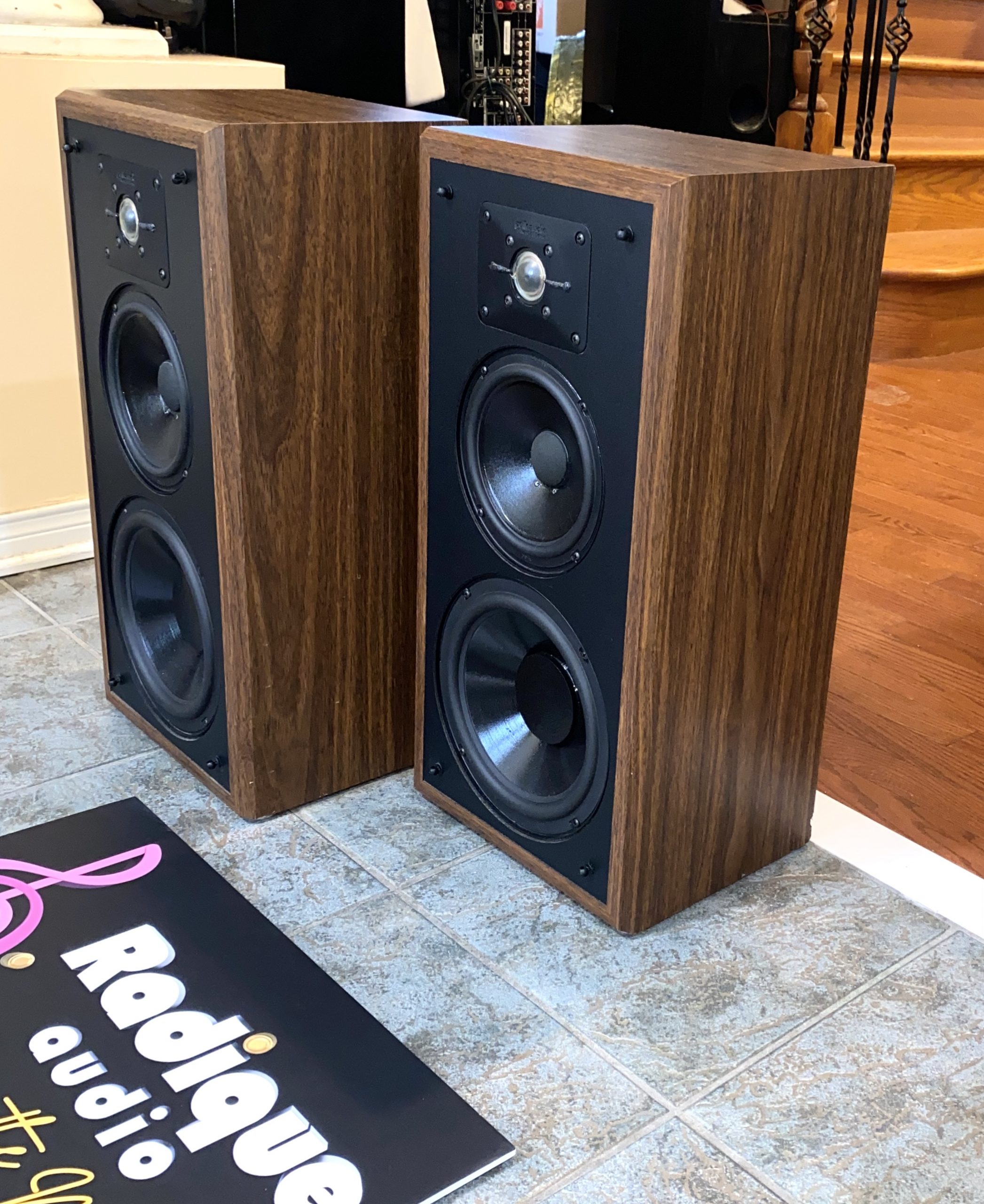 Lovely Vintage 3-Way Polk Audio Bookshelf Speakers 5B - Radique Inc
