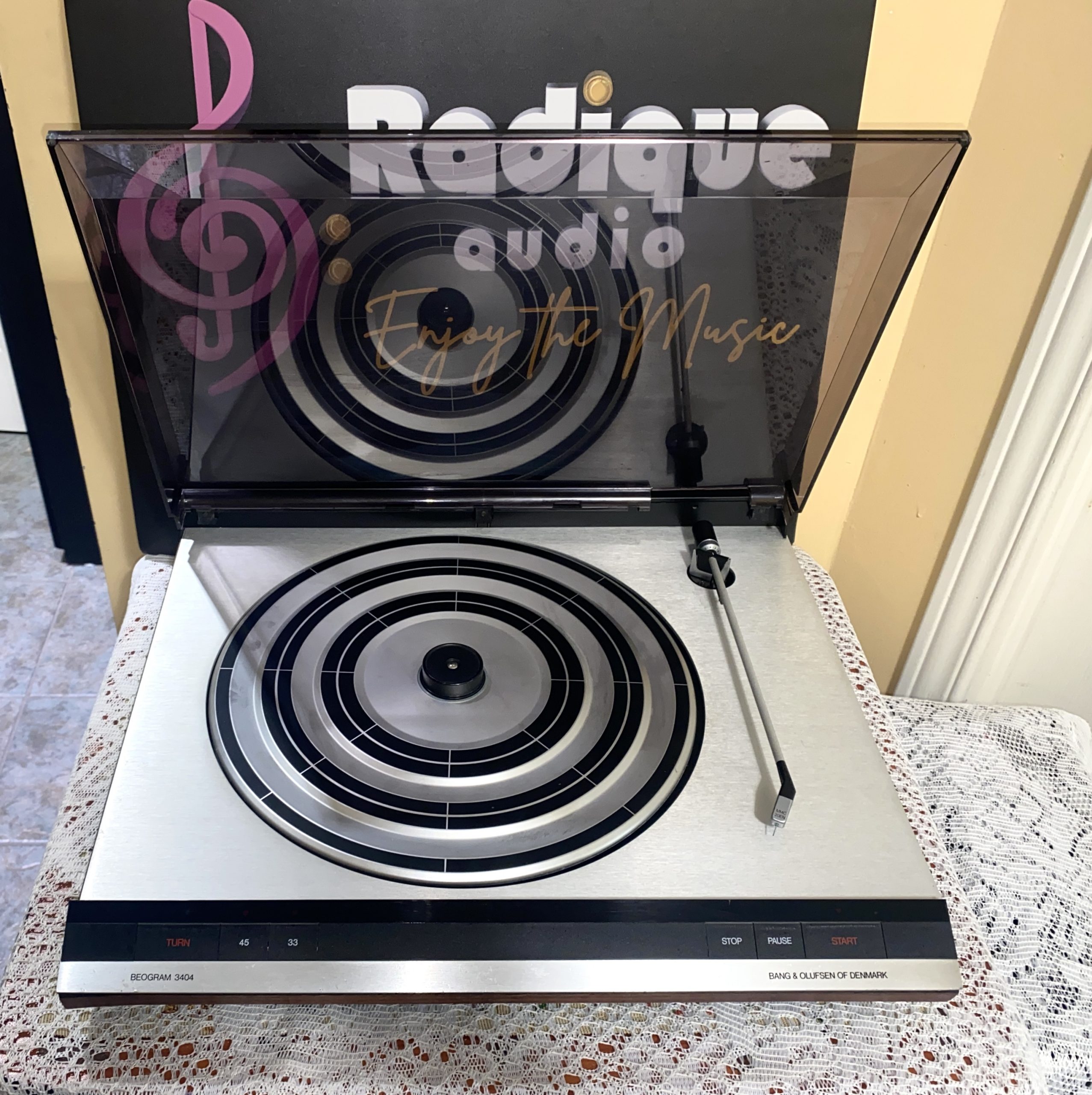 Bang & Olufsen Beogram Turntable in Teak, Upgraded 3404 - Radique Inc