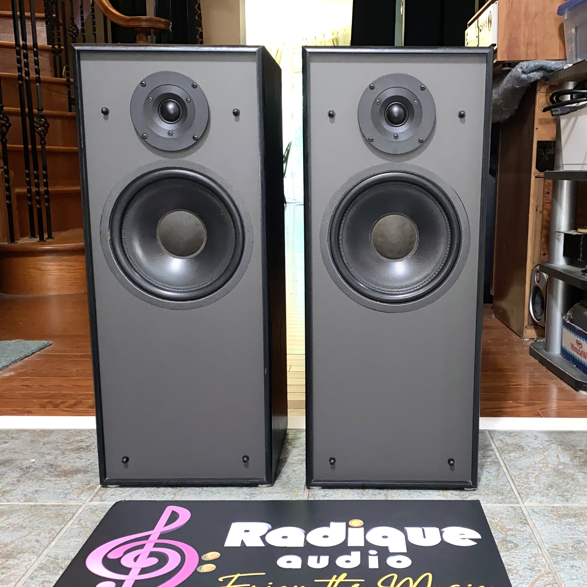 High-Fidelity Canadian Mirage Floorstanding Speakers 460 - Radique Inc