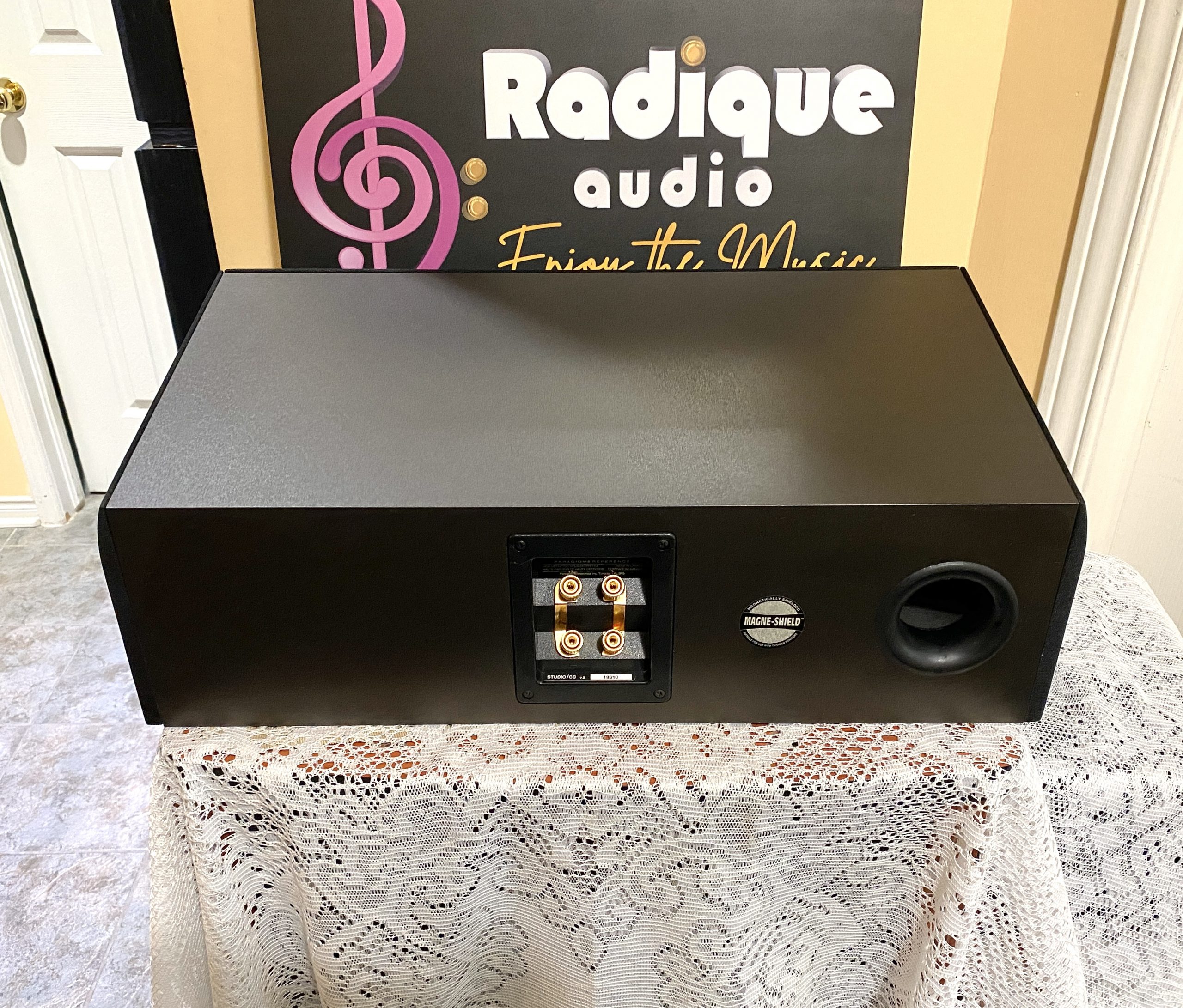 Massive Paradigm Reference Collection Studio CC v2 Center - Radique Inc