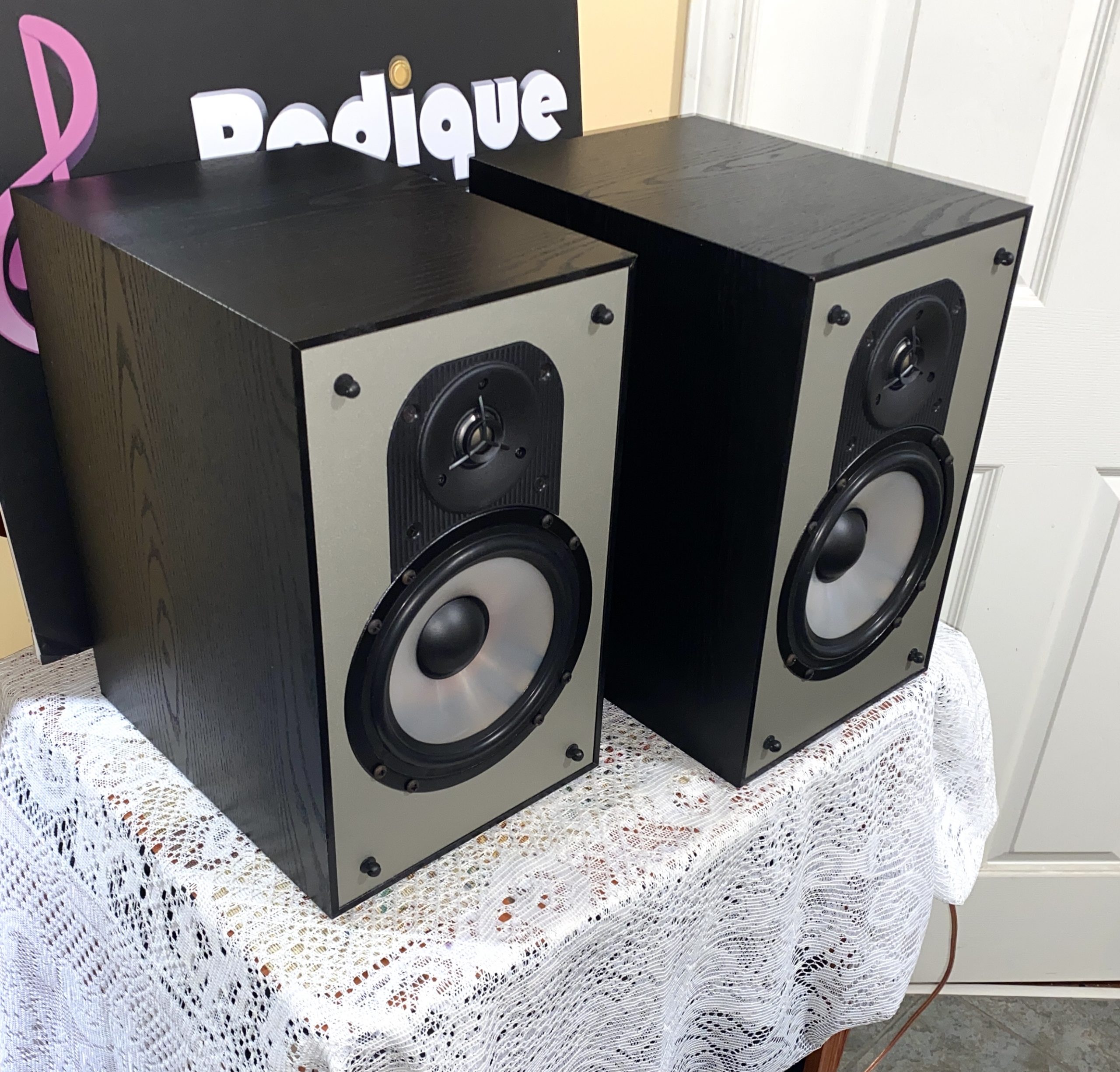 Paradigm Mini Monitor Bookshelf Speakers – Made in Canada - Radique Inc