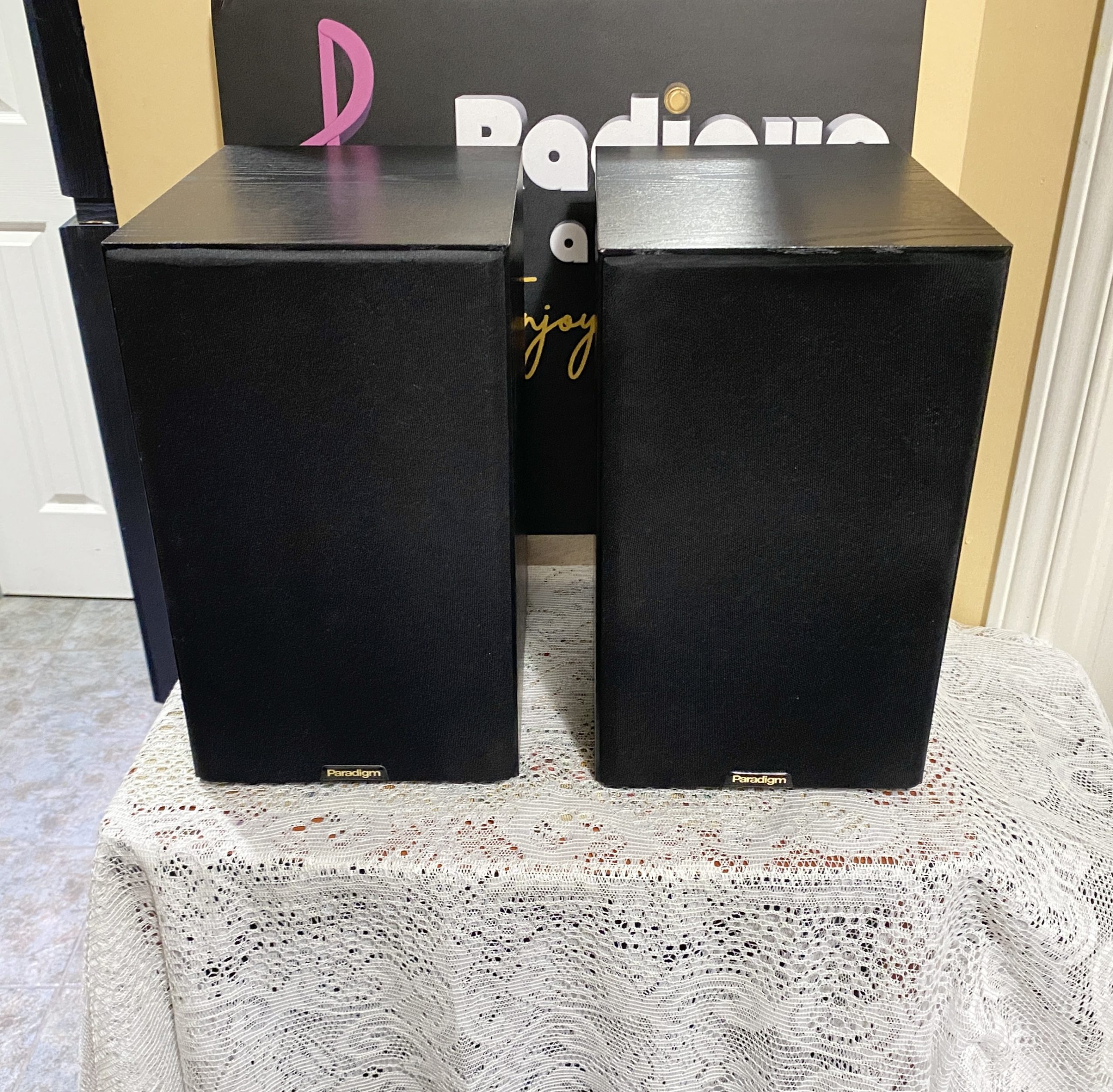 Paradigm Mini Monitor Bookshelf Speakers – Made in Canada - Radique Inc
