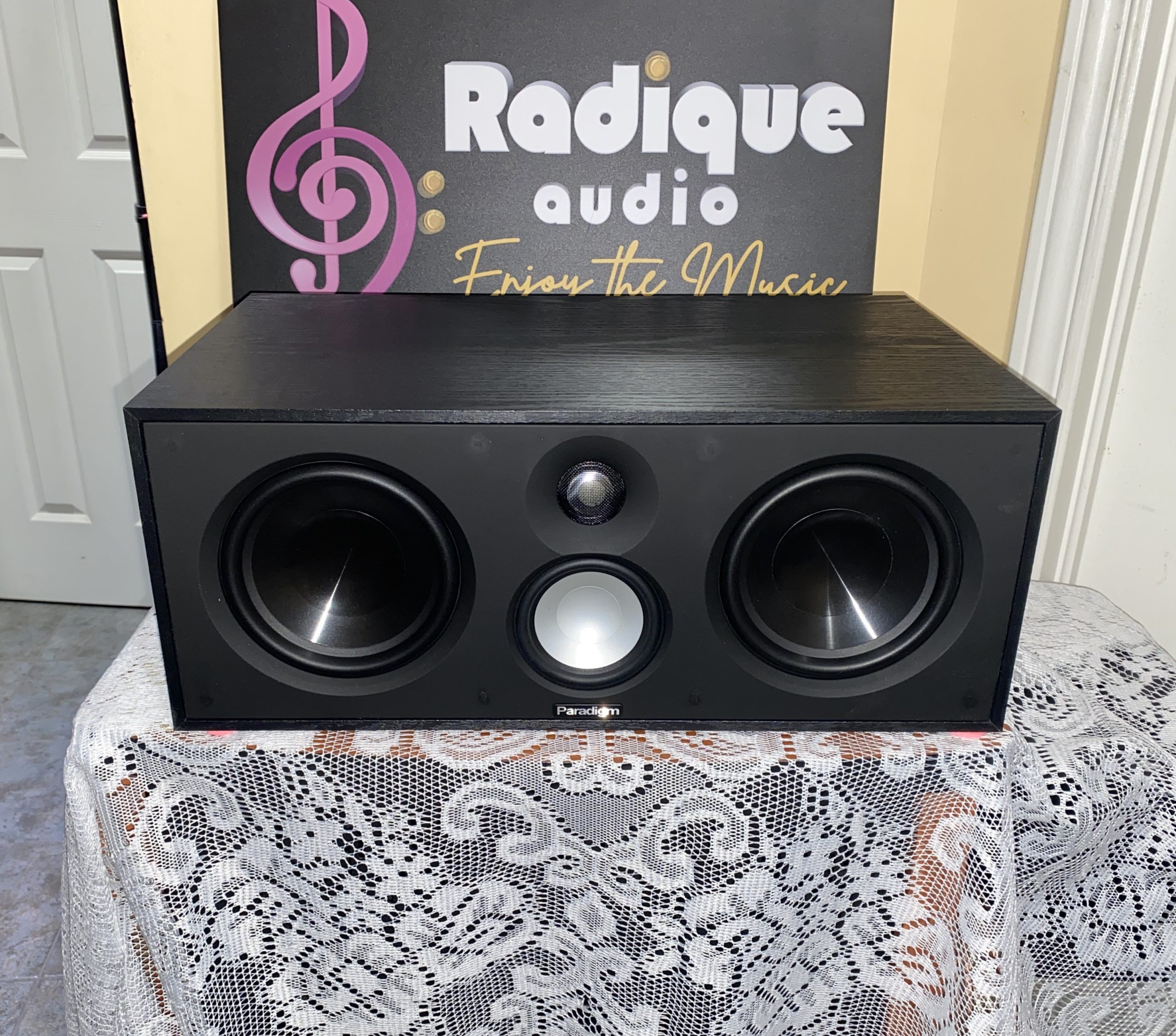 Paradigm Monitor Center 1 v7, 3-Way Center Speaker - Radique Inc