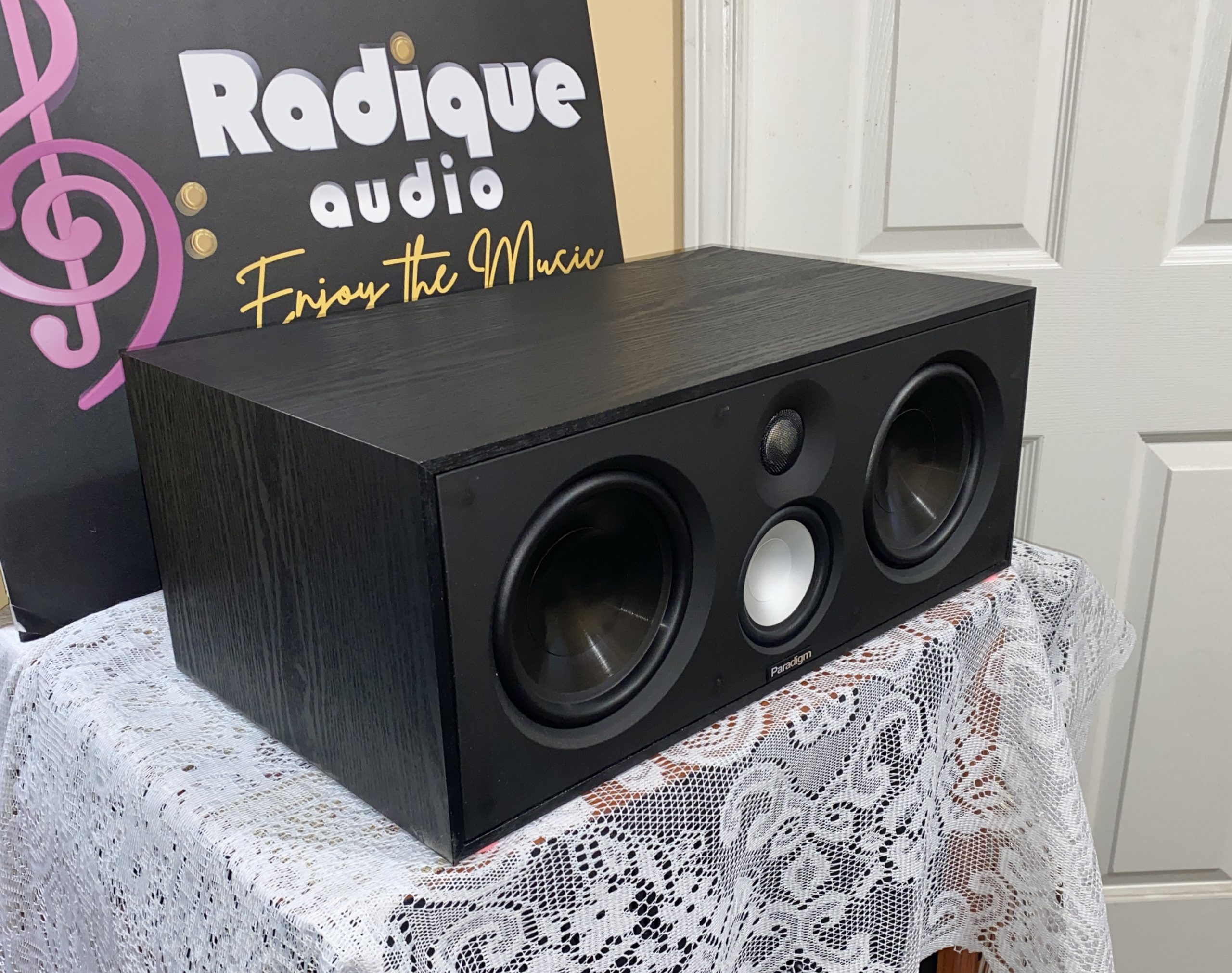 Paradigm Monitor Center 1 v7, 3-Way Center Speaker - Radique Inc