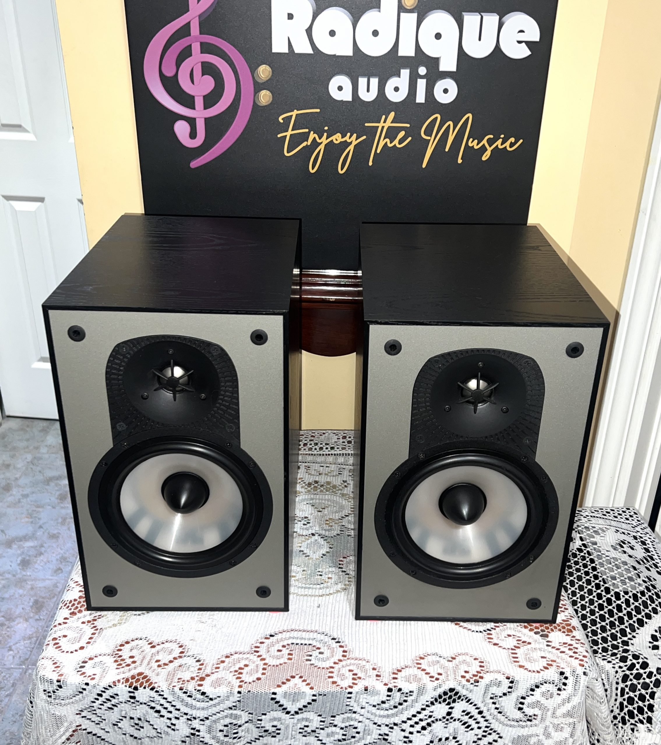 Paradigm Mini Monitor v3 Bookshelf Speakers - Made in Canada - Radique Inc