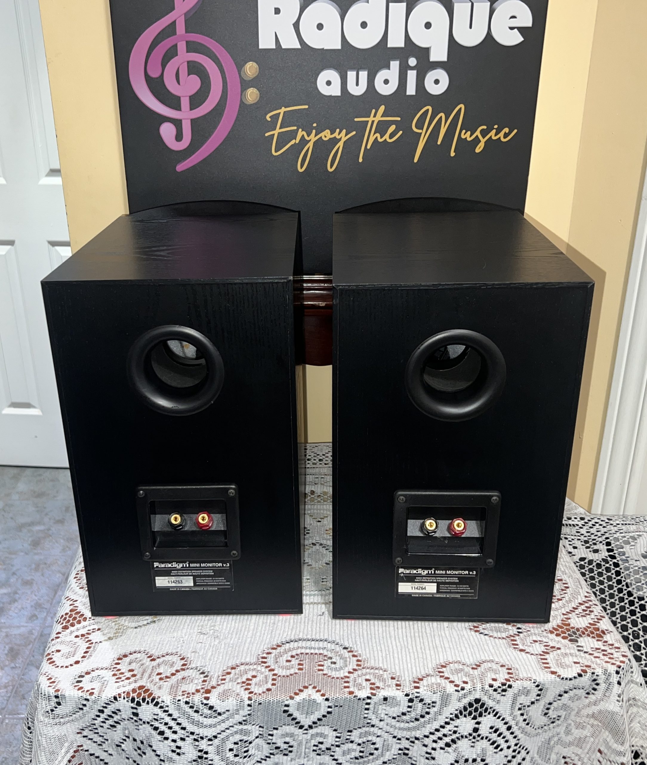 Paradigm Mini Monitor v3 Bookshelf Speakers - Made in Canada - Radique Inc