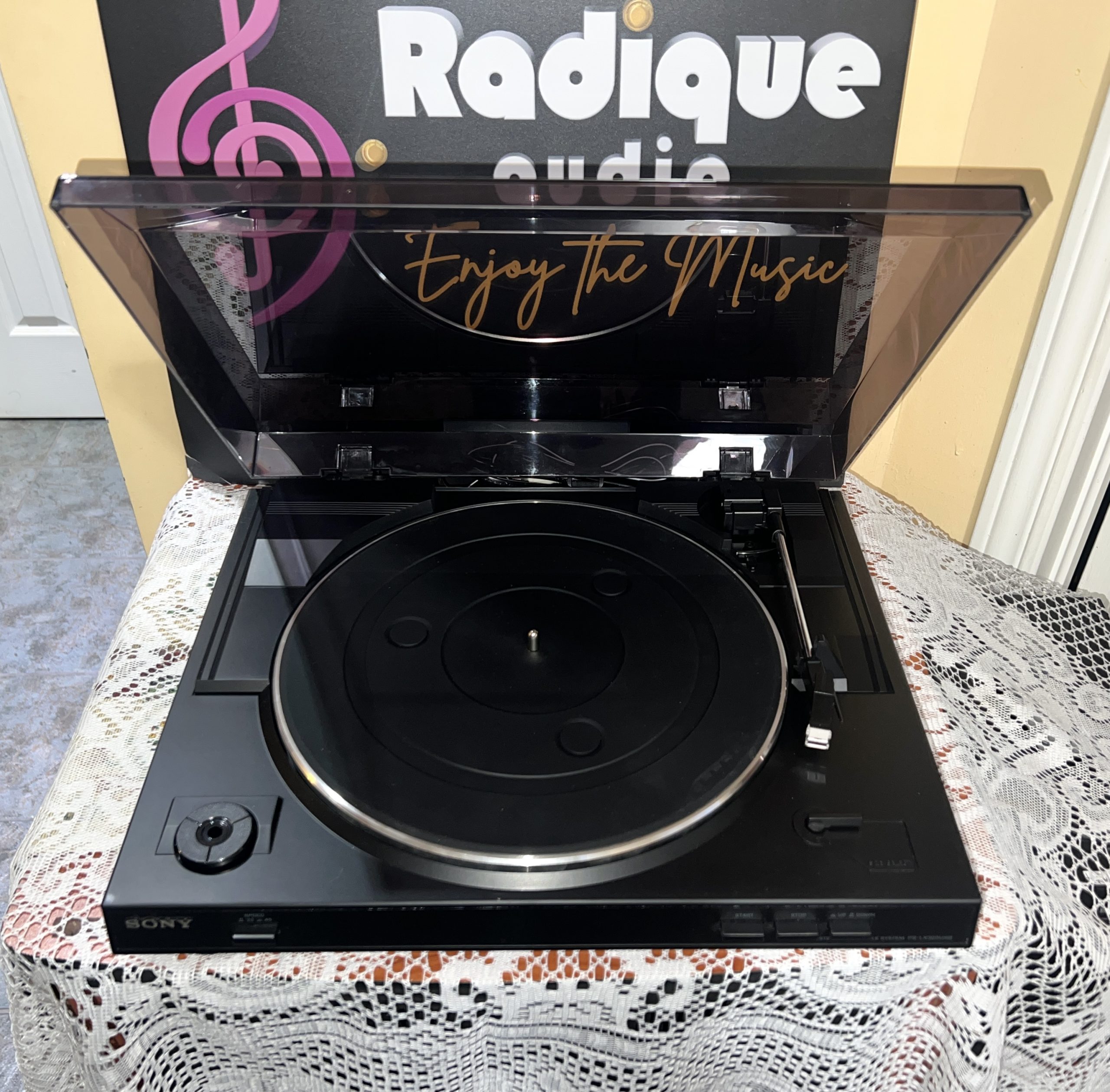 Sony PS-LX300USB Fully Automatic, Belt-Drive Turntable - Radique Inc