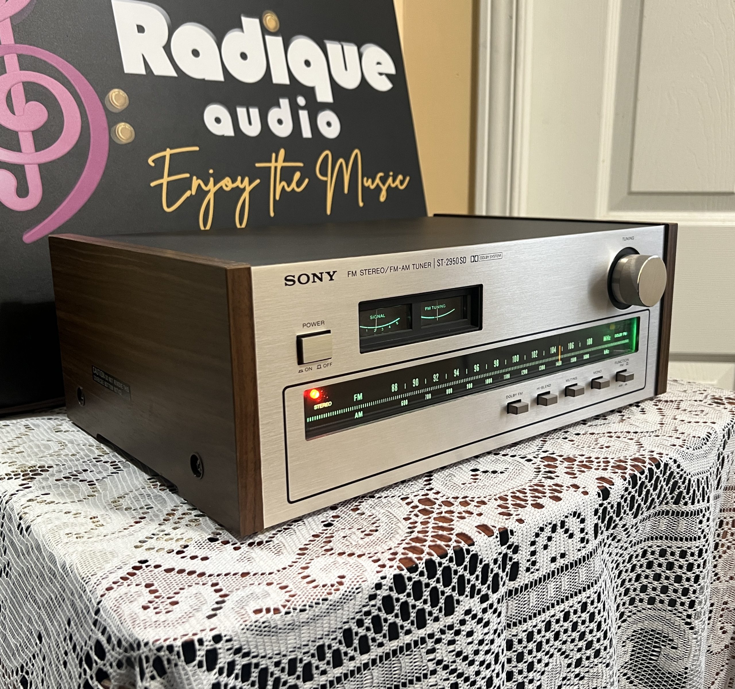 Sony ST-2950 SD AM/FM Stereo Tuner – Walnut Side Panels - Radique Inc